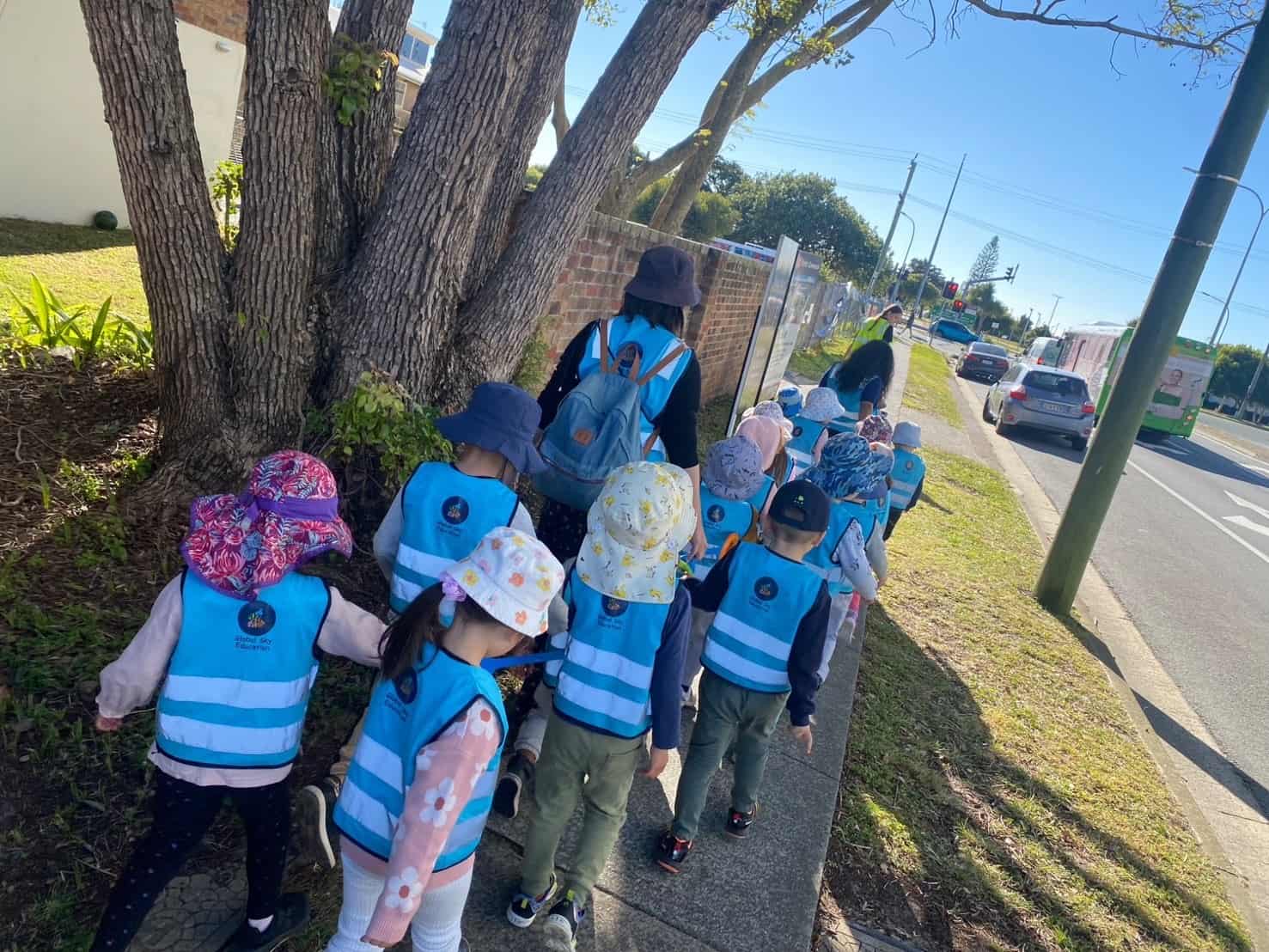 Walking | Hello Kids
